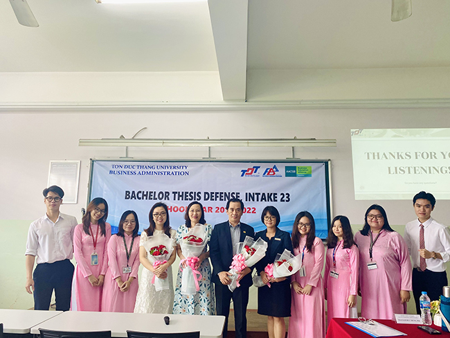 Undergraduate Graduation Thesis Defense for K23 students | Faculty of Business Administration